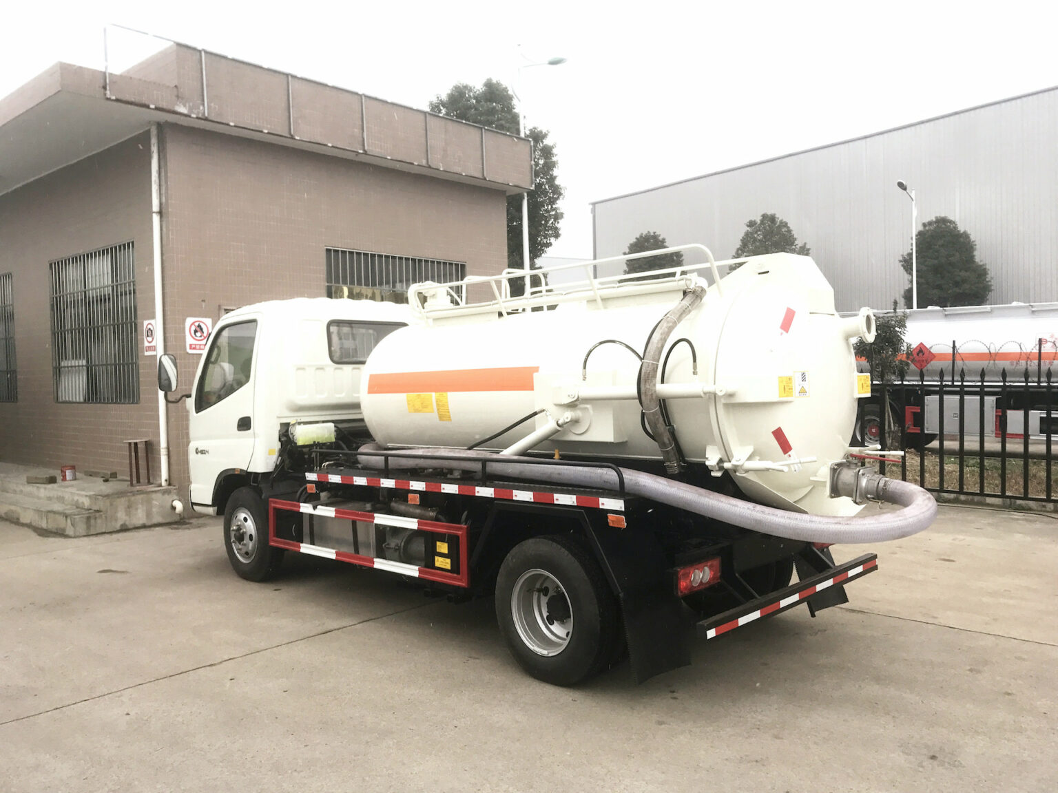 12000 Liters Offroad Vacuum Truck Oilfield Services - CSCTRUCK ...