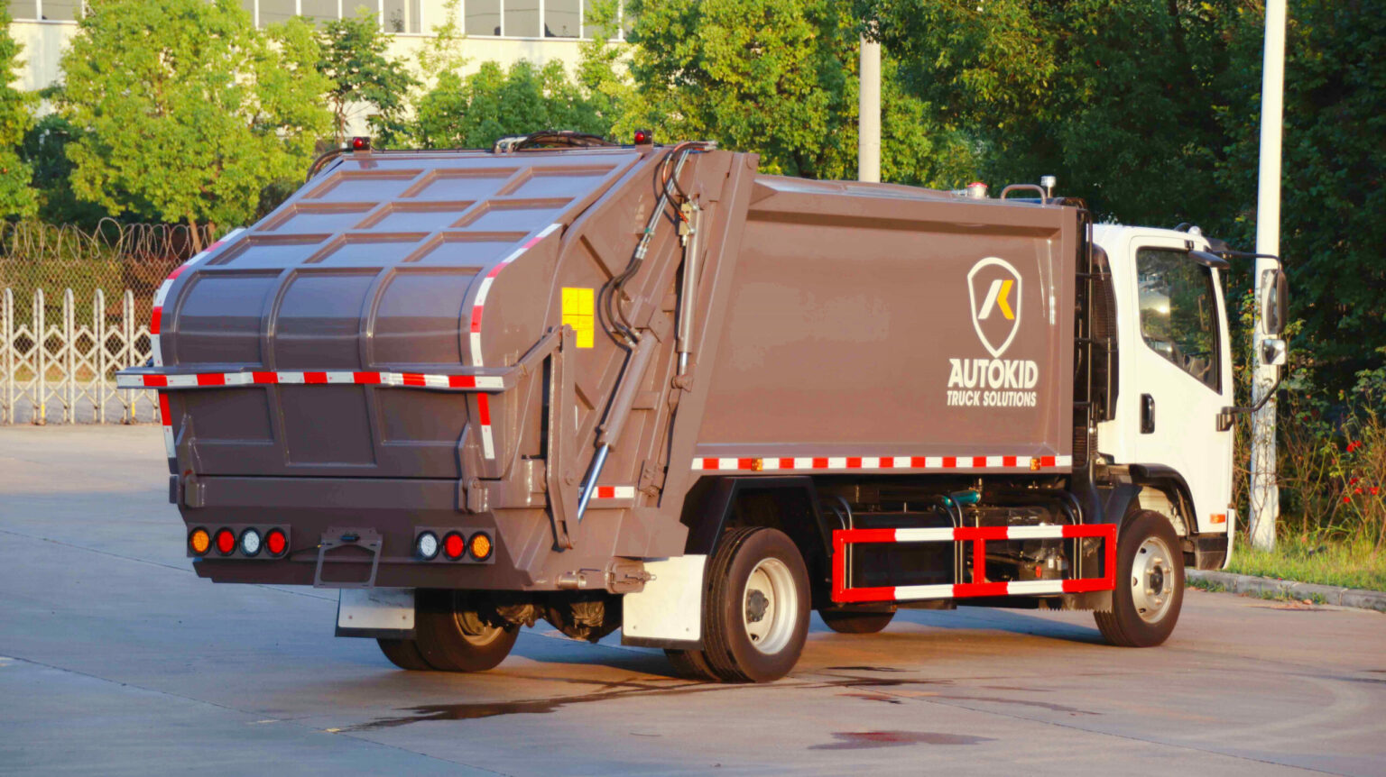 Compactor Garbage Trucks: Maximizing Waste Capacity and Efficiency ...